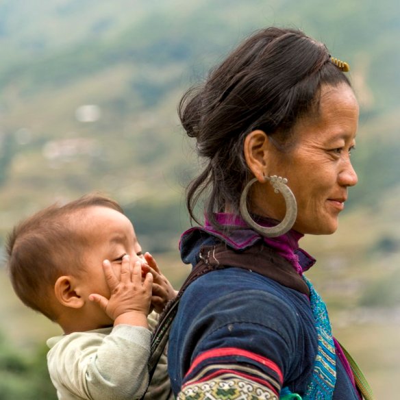 Hmong | Splashing Paint