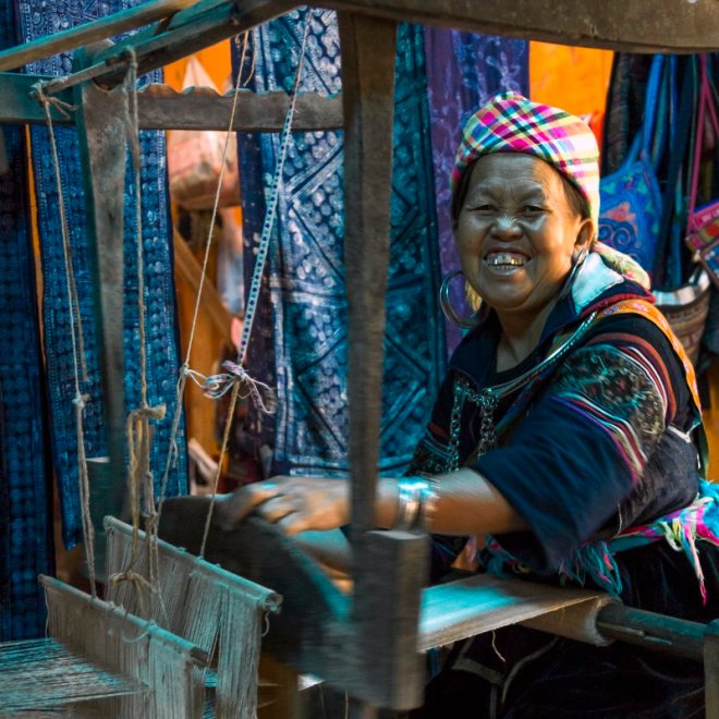 Hmong | Splashing Paint